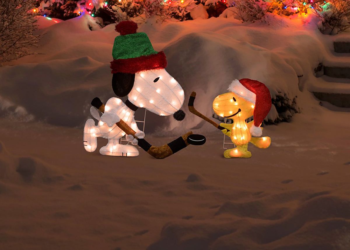 Peanuts 28in Peanuts 2D LED PreLit Yard Decor Sport Snoopy and Woodsto ...